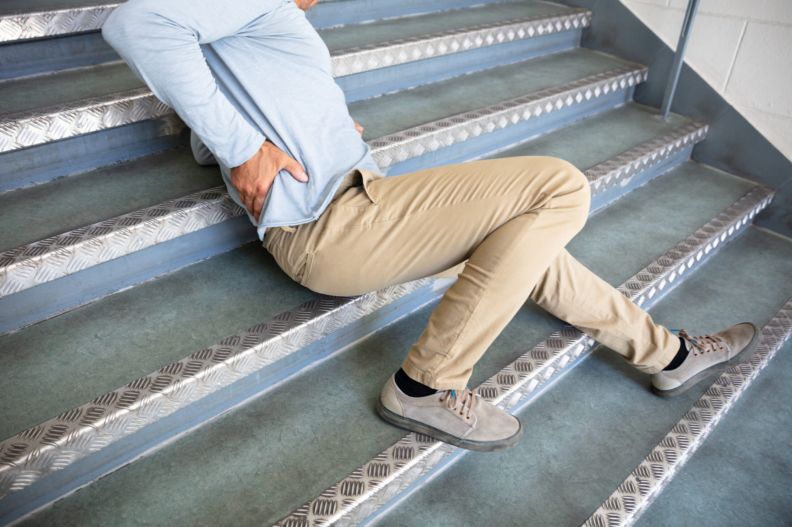 How a Slip and Fall Injury Lawyer Builds a Case for You